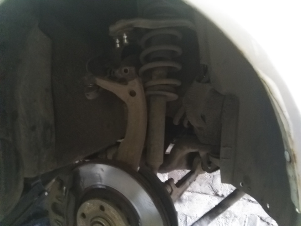 Верхние рычаги (правая сторона) — Audi A6 Avant (C5), 2,5 л, 1999 года ...
