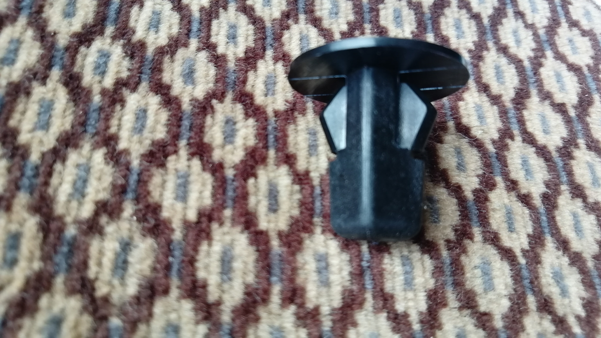 Пистоны подкрылка оригинал 9018906013 TOYOTA — Toyota Corolla Fielder ...