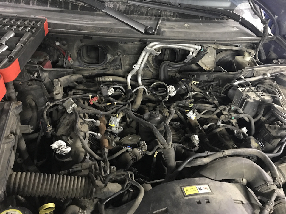 Изредка он хочет внимания. :) Замена блока термостата в сборе и масла в ...