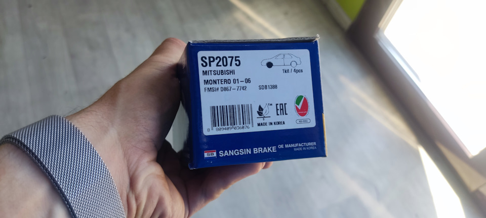 Замена передних колодок — Mitsubishi Pajero (4G), 3,5 л, 2011 года ...