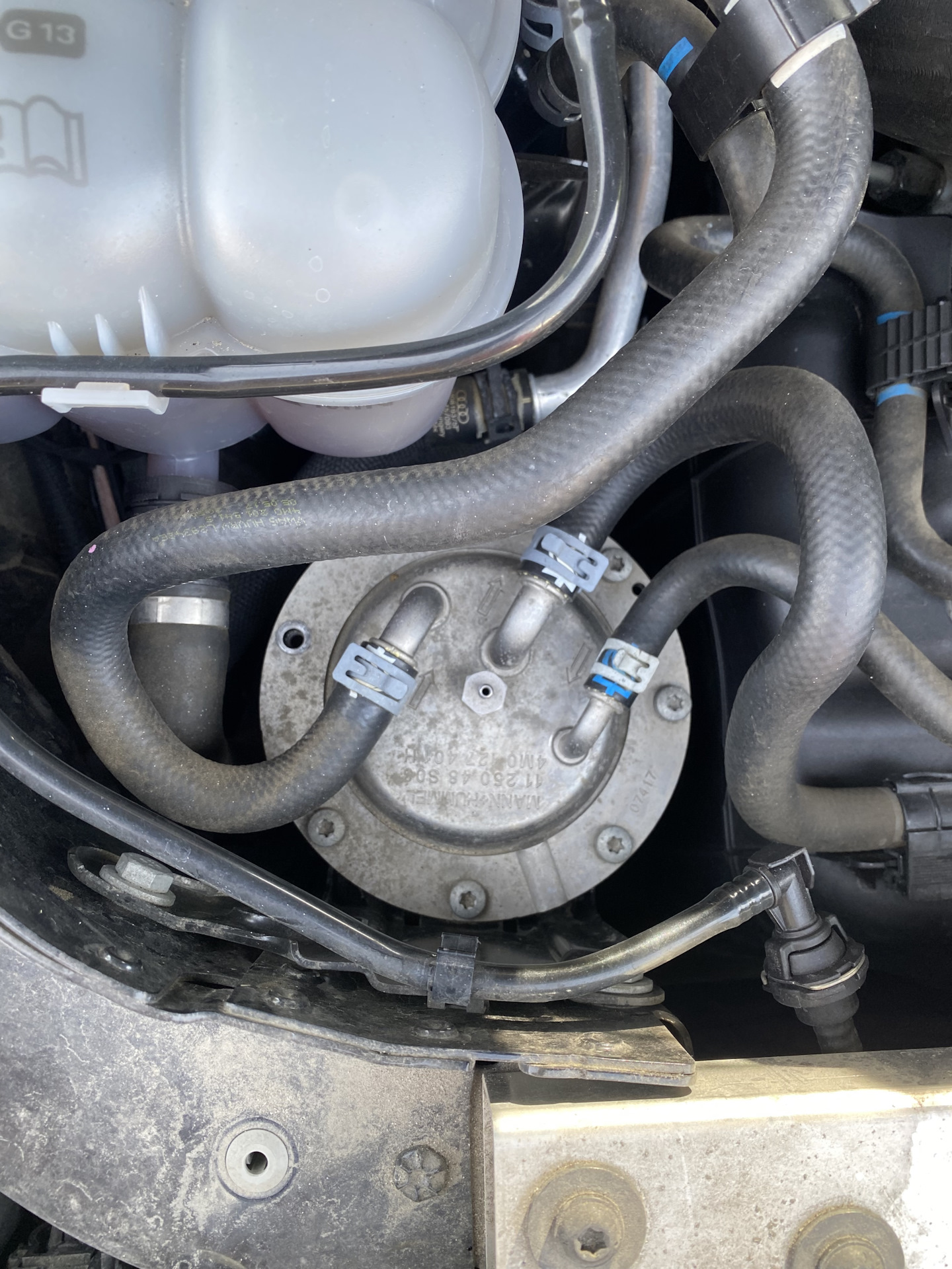 ТО замена топливного фильтра — Audi Q7 (2G), 3 л, 2017 года | плановое ...