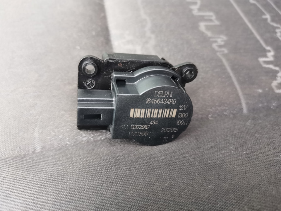 13372987 Электродвигатель заслонки отопителя, 10Вт GM | Запчасти на DRIVE2