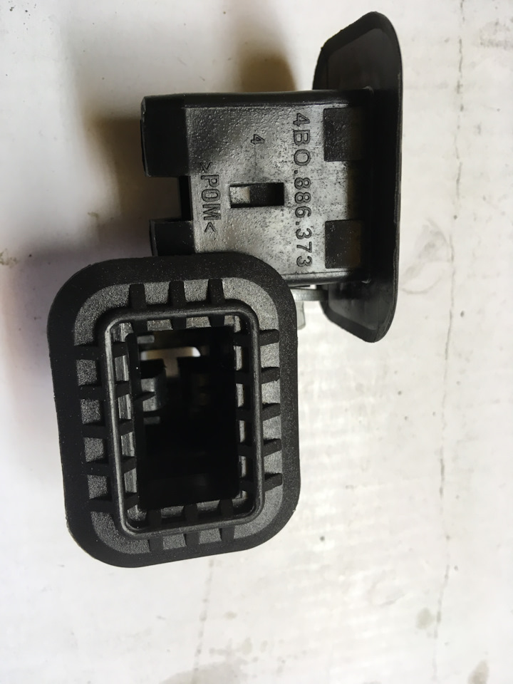 Клипсы крепления заднего дивана 4B0886373 C на Audi A4 (B6), Audi A4 ...