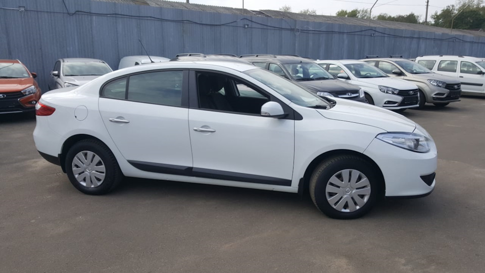 Renault Fluence 1.6 бензиновый 2011 | WHITE FLUENCE на DRIVE2