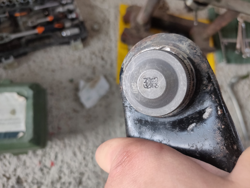 Замена шаровых опор, сайлентблоков рычагов, задних ступичных ...