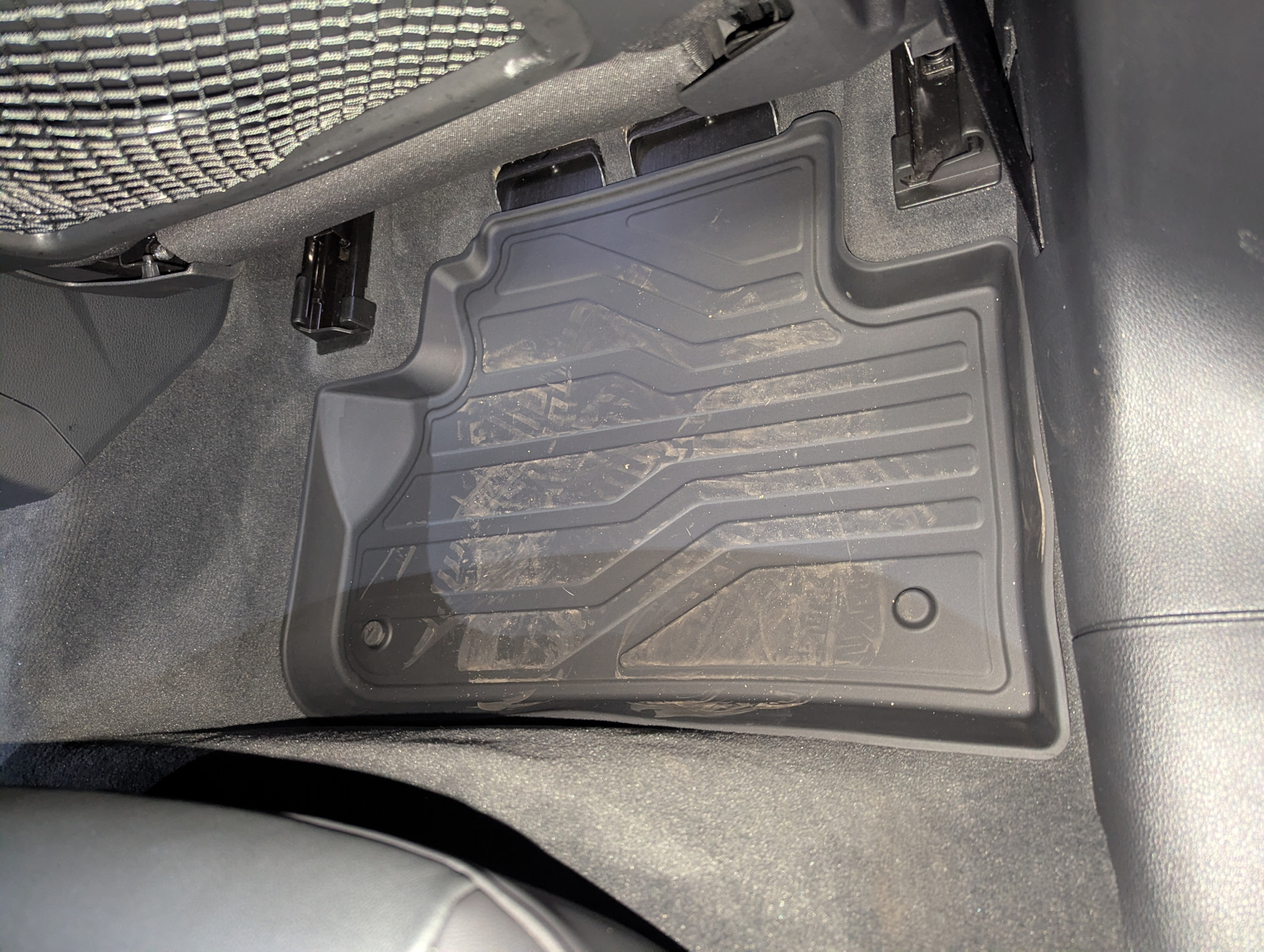 Резиновые коврики SRTK — Audi Q5 (2G), 2 л, 2023 года | аксессуары | DRIVE2