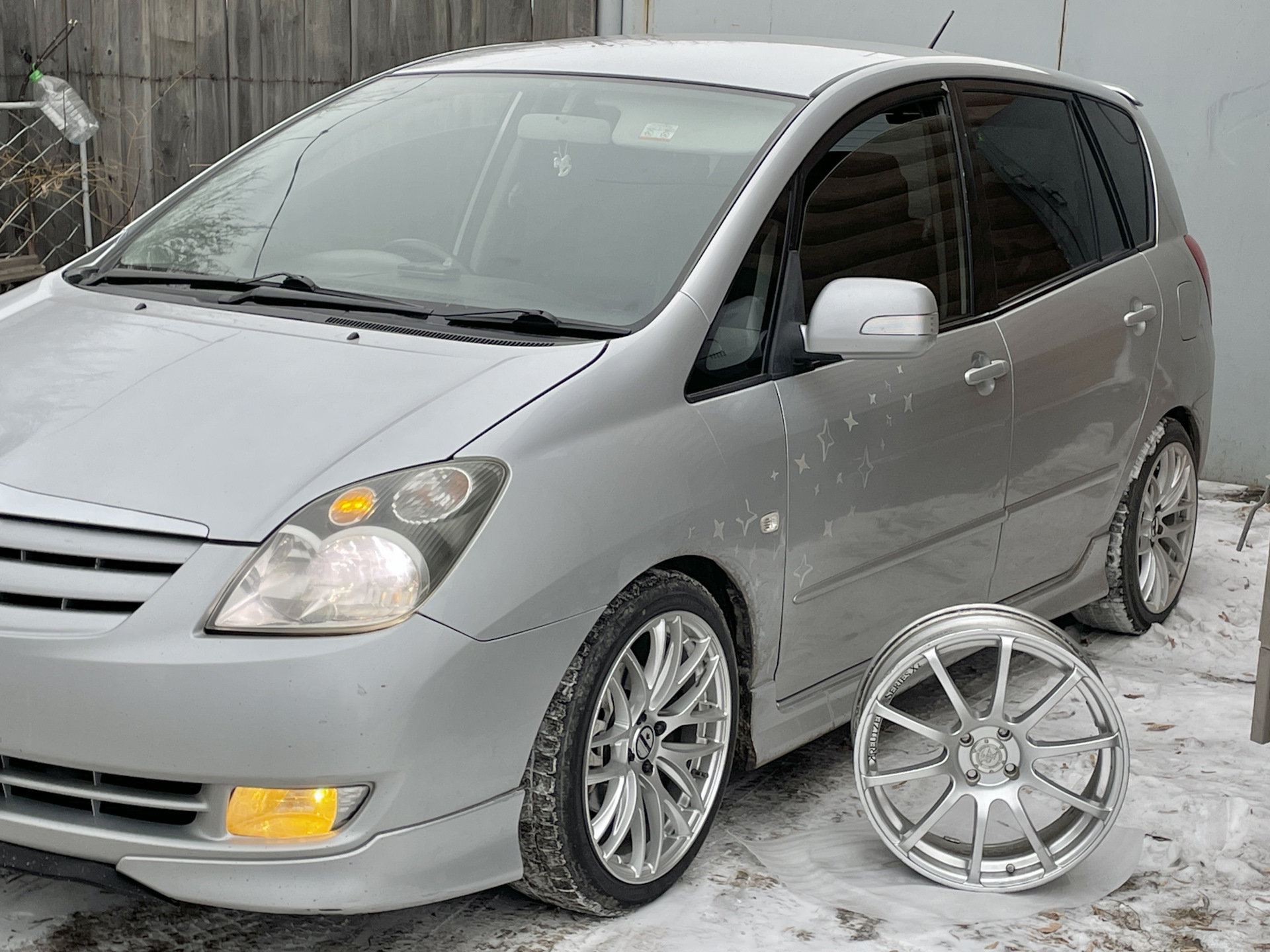 Покупка резины — Toyota Corolla Spacio (E121), 1,5 л, 2003 года | колёсные диски | DRIVE2