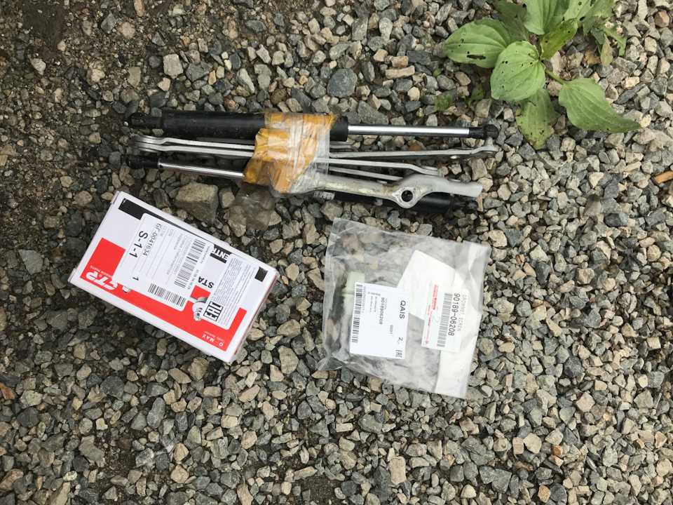 Амортизаторы багажника — Lexus LS (UCF30), 4,3 л, 2003 года | своими ...