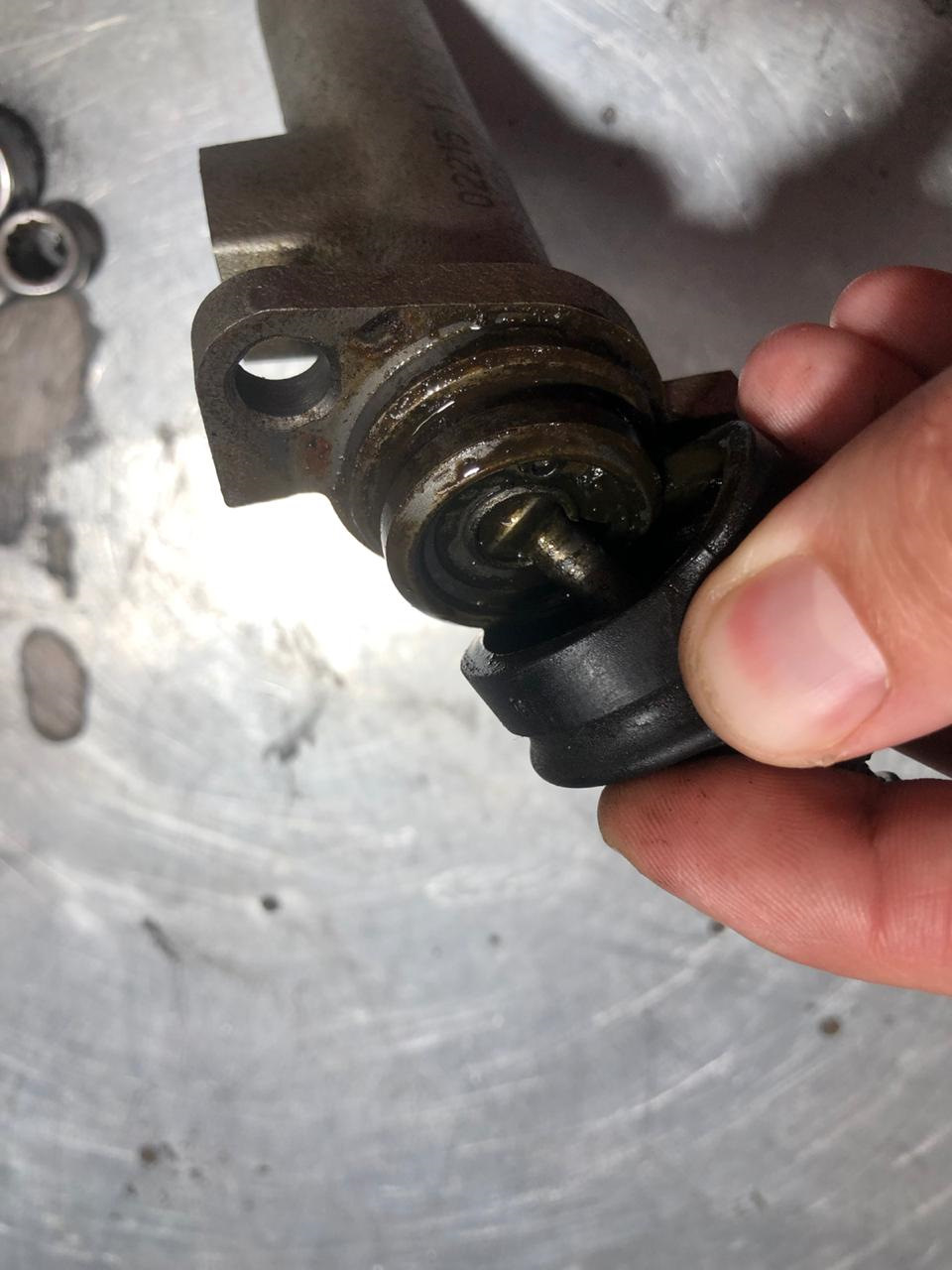 Замена ГЦС — Audi 100 (C4), 2,3 л, 1993 года | визит на сервис | DRIVE2