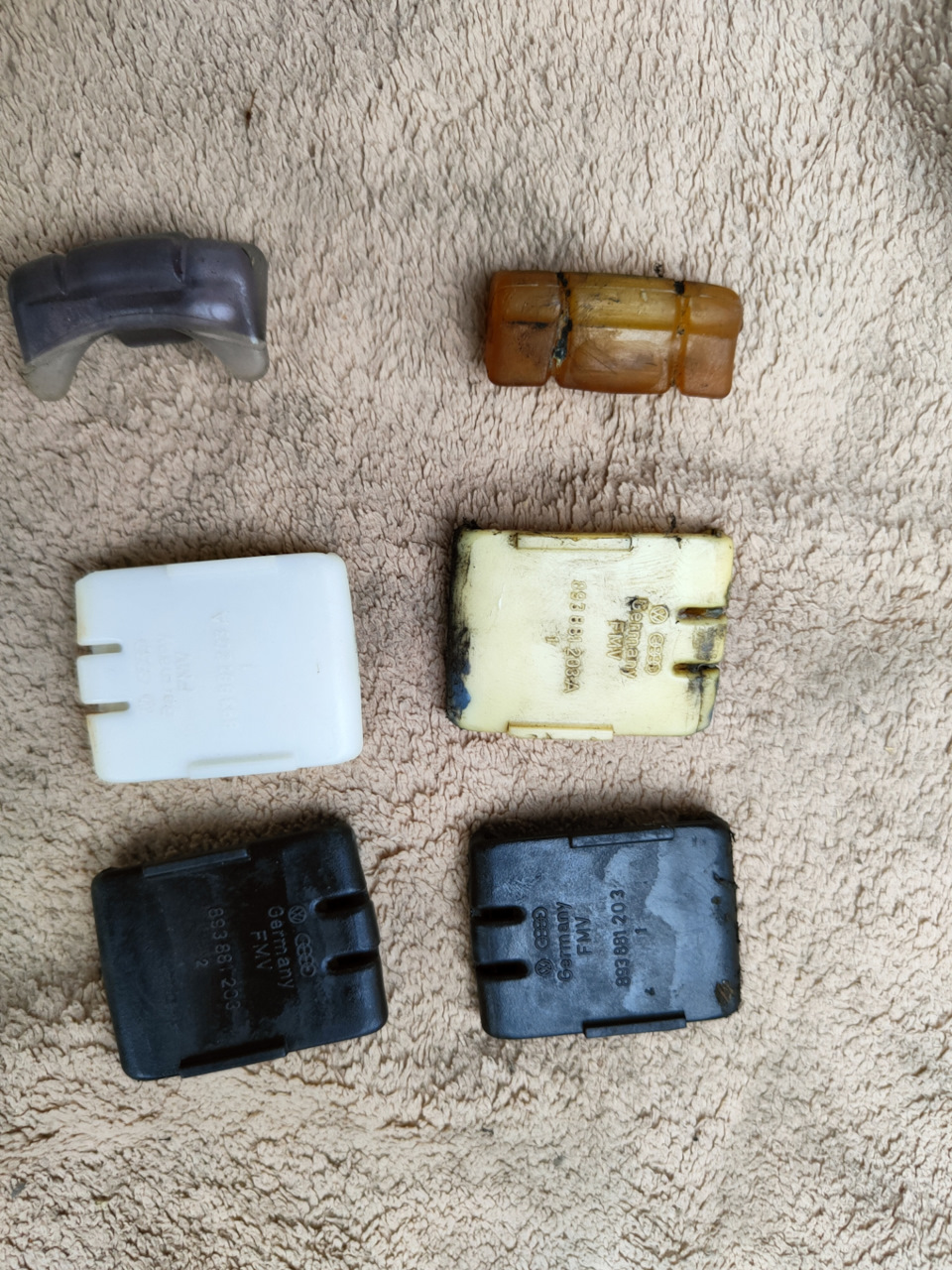 893881203 Скользящая деталь VAG | Запчасти на DRIVE2