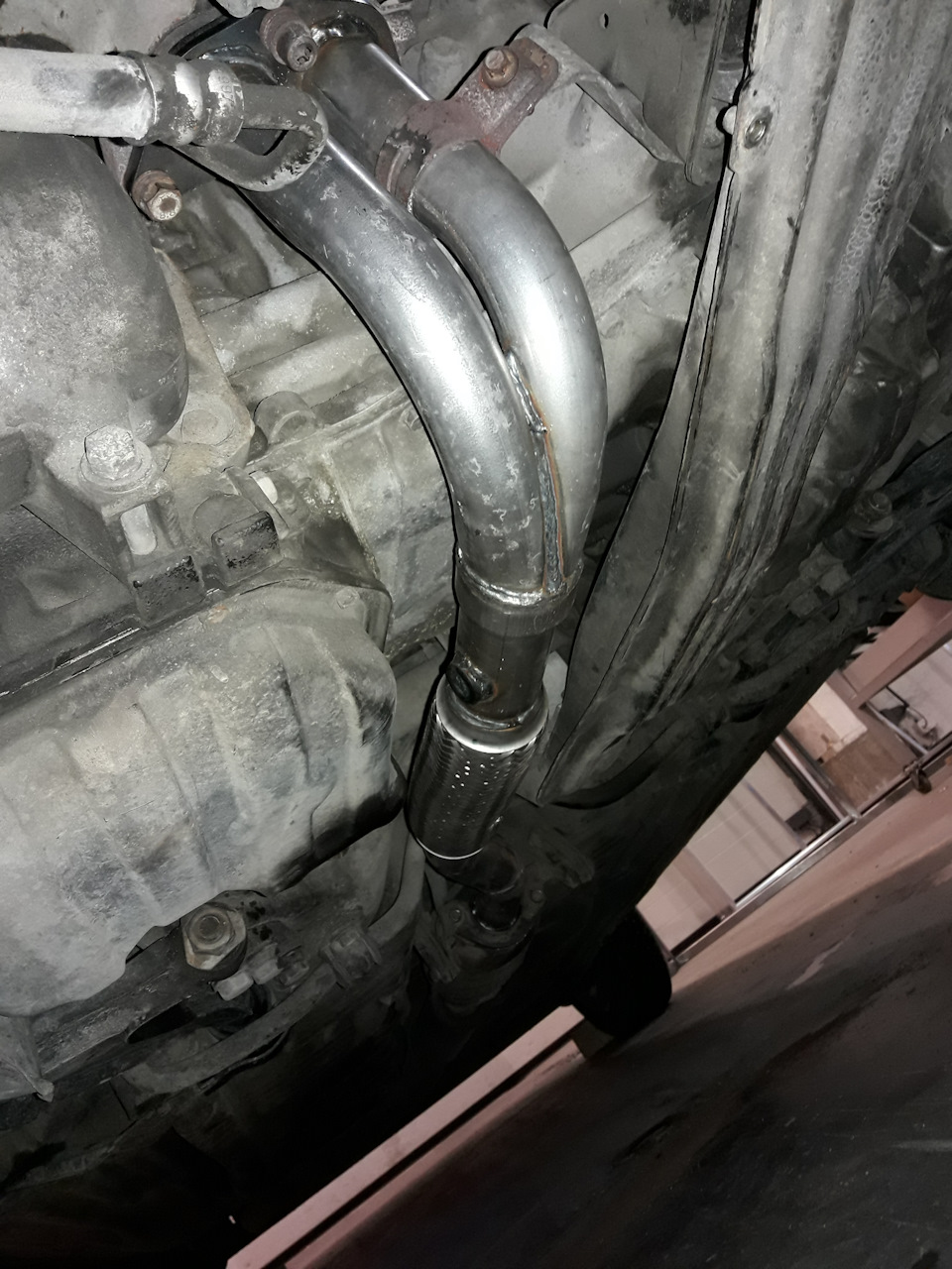 Exhaust front pipe replacement. — Nissan Primera (P11), 2 л, 1998 года ...