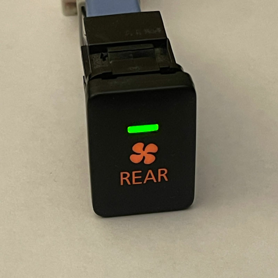 8614A138 ПЕРЕКЛЮЧАТЕЛЬ РЕГУЛИРОВКИ УРОВНЯ ФАР Mitsubishi | Запчасти на ...