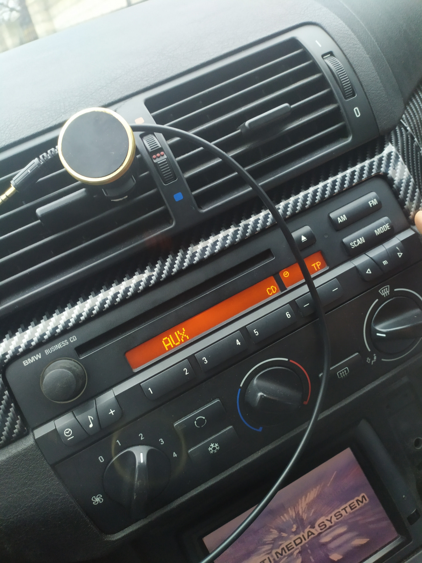 AUX — BMW 3 series Touring (E46), 1,8 л, 2005 года | электроника | DRIVE2