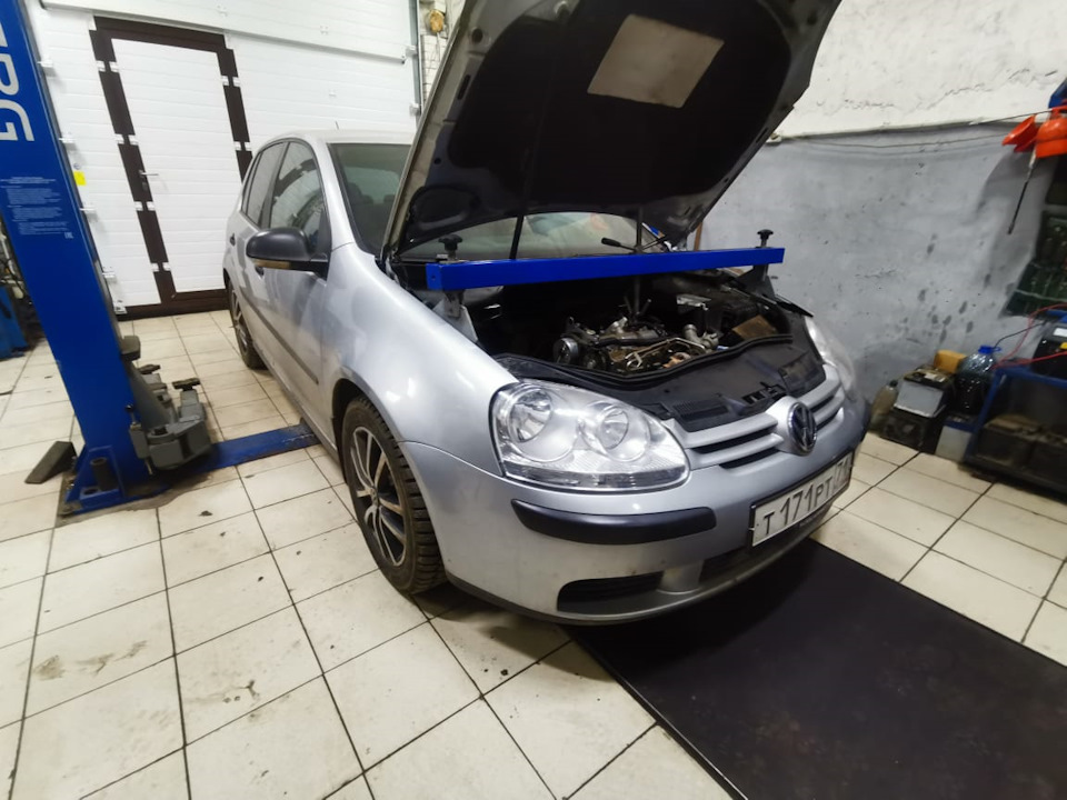 6. Ремонт ГБЦ — очистка клапанов от нагара — Volkswagen Golf Mk5, 1,4 л ...