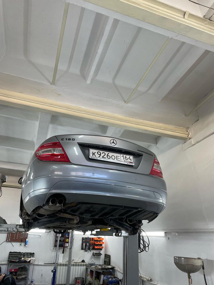 Стойки амортизатора — Mercedes-Benz C-Class (W204), 1,8 л, 2008 года ...