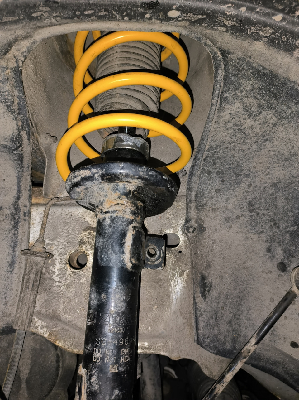 Замена передних пружин — Ford Fiesta (Mk V), 1,4 л, 2007 года | поломка ...