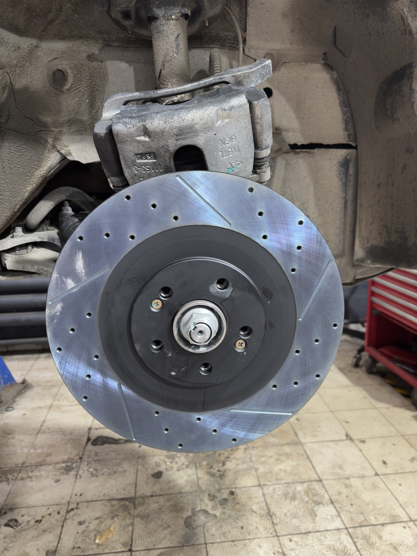 Увеличенная тормозная система перед — Chery Tiggo 8 Pro, 1,6 л, 2023 ...