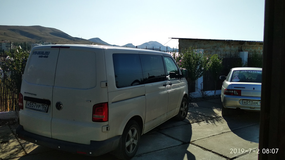 Нагнетательный патрубок — Volkswagen Transporter T5, 1,9 л, 2008 года ...