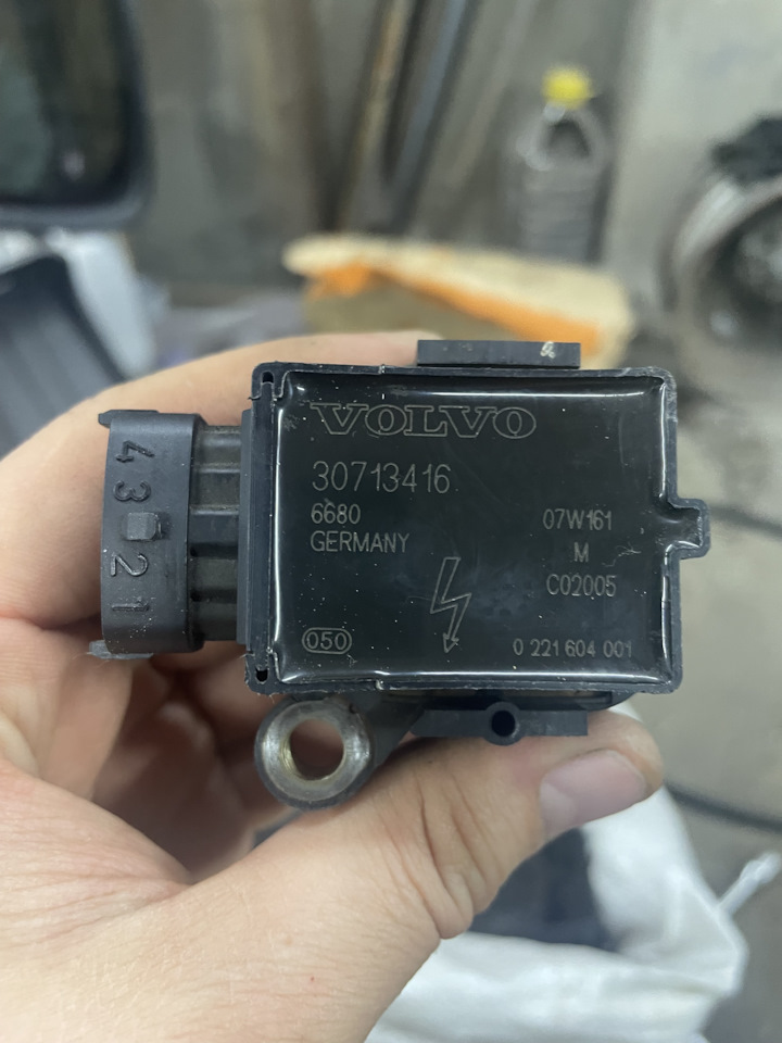 Катушка зажигания на Volvo S60 (1G), Volvo V70 II, Volvo XC70 II, Volvo ...