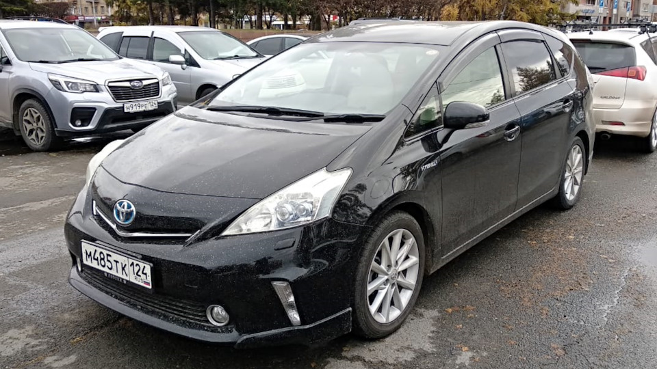 Продажа Toyota Prius Alpha 2012 (гибрид, вариатор) — с историей ...