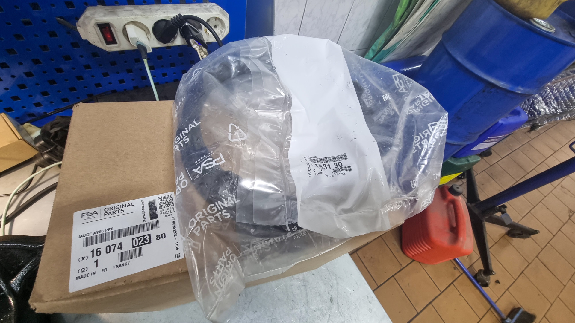 Замена топливного насоса на Citroen C3 TU5JP4 — Citroen C3 (1G), 1,6 л ...