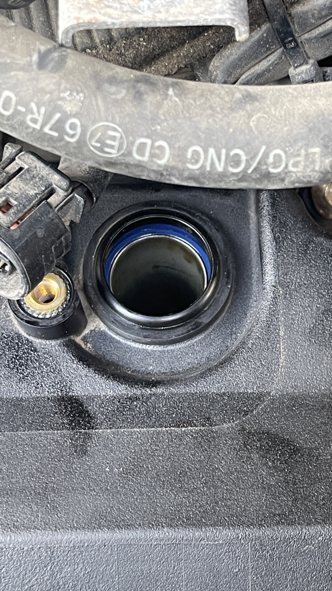 Замена уплотнений свечных колодцев 6b31 — Mitsubishi Outlander XL, 3 л ...