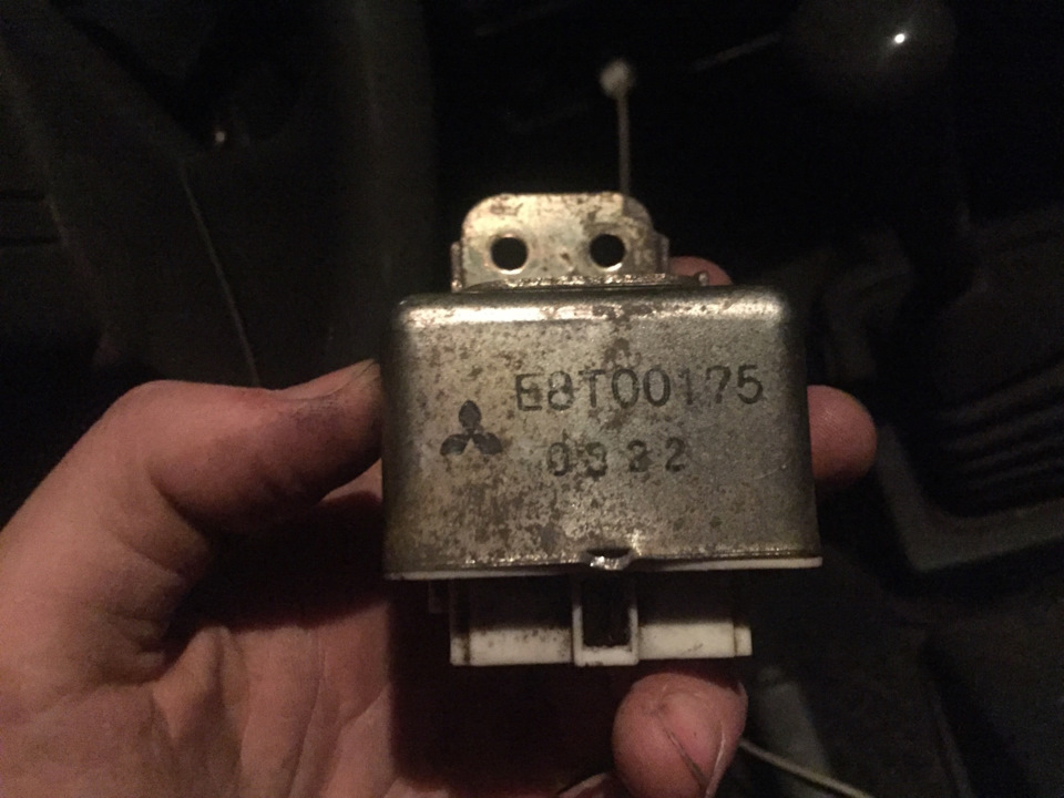 В поисках реле бензонасоса — Mitsubishi L300, 2,4 л, 1990 года ...