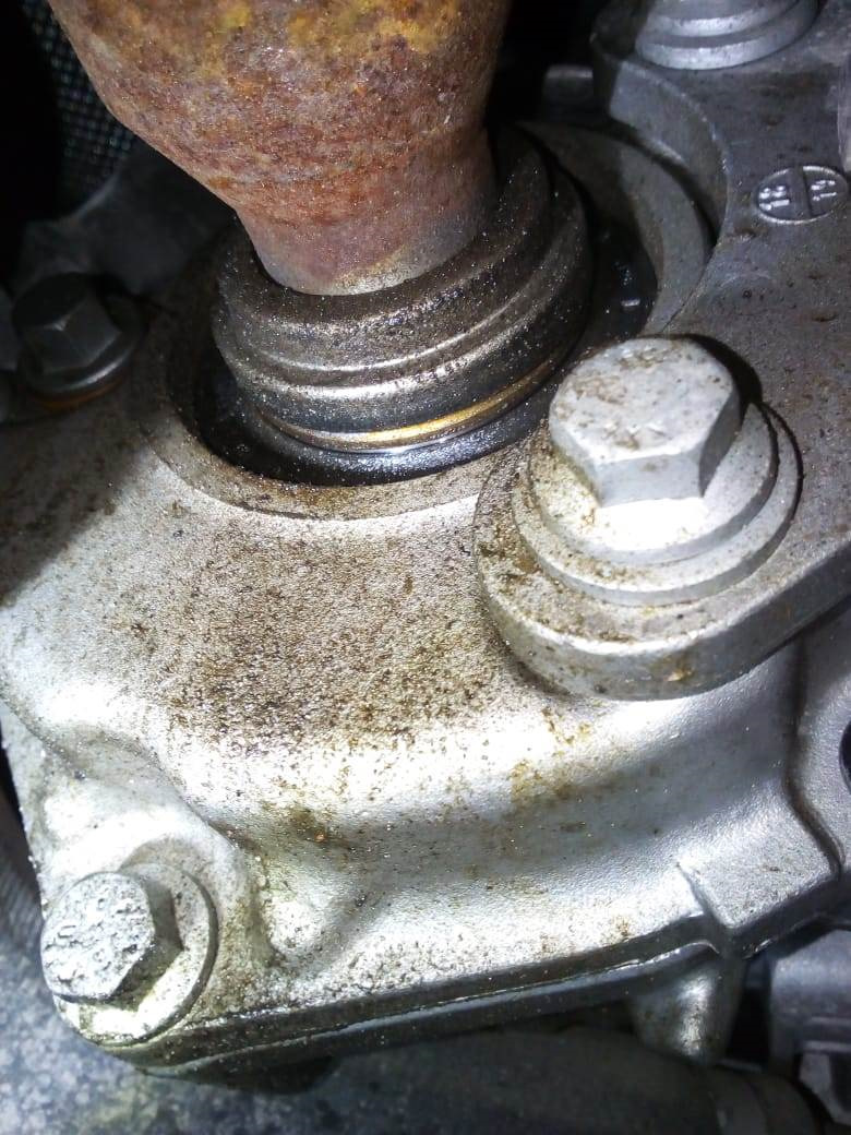 Замена сальника правого привода угловой — Volvo XC90 (2G), 2 л, 2018 ...