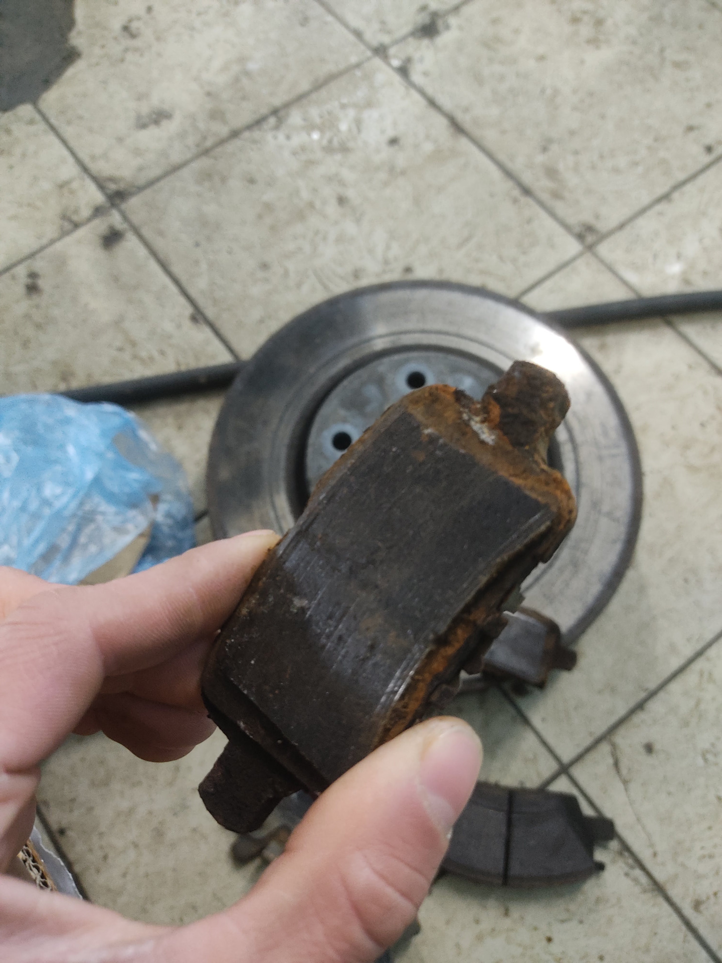 Замена дисков и колодок — Chevrolet Equinox (3G), 1,5 л, 2019 года ...