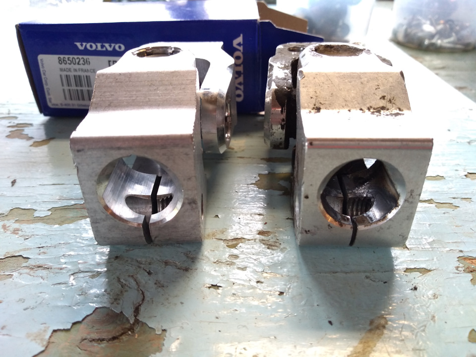 Замена рулевого карданчика, нижнего — Volvo XC90 (1G), 2,4 л, 2005 года ...