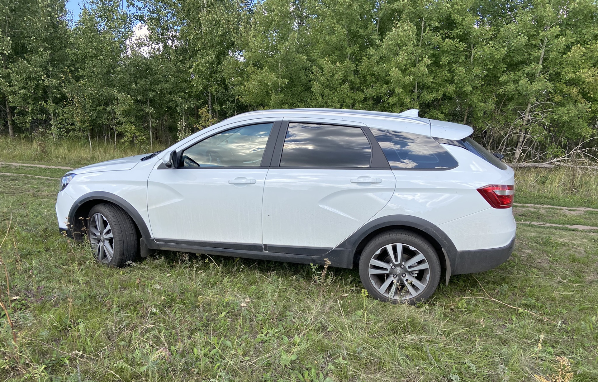 Тонировка передних боковых 50% — Lada Vesta SW Cross (1G), 1,8 л, 2019 года | просто так | DRIVE2