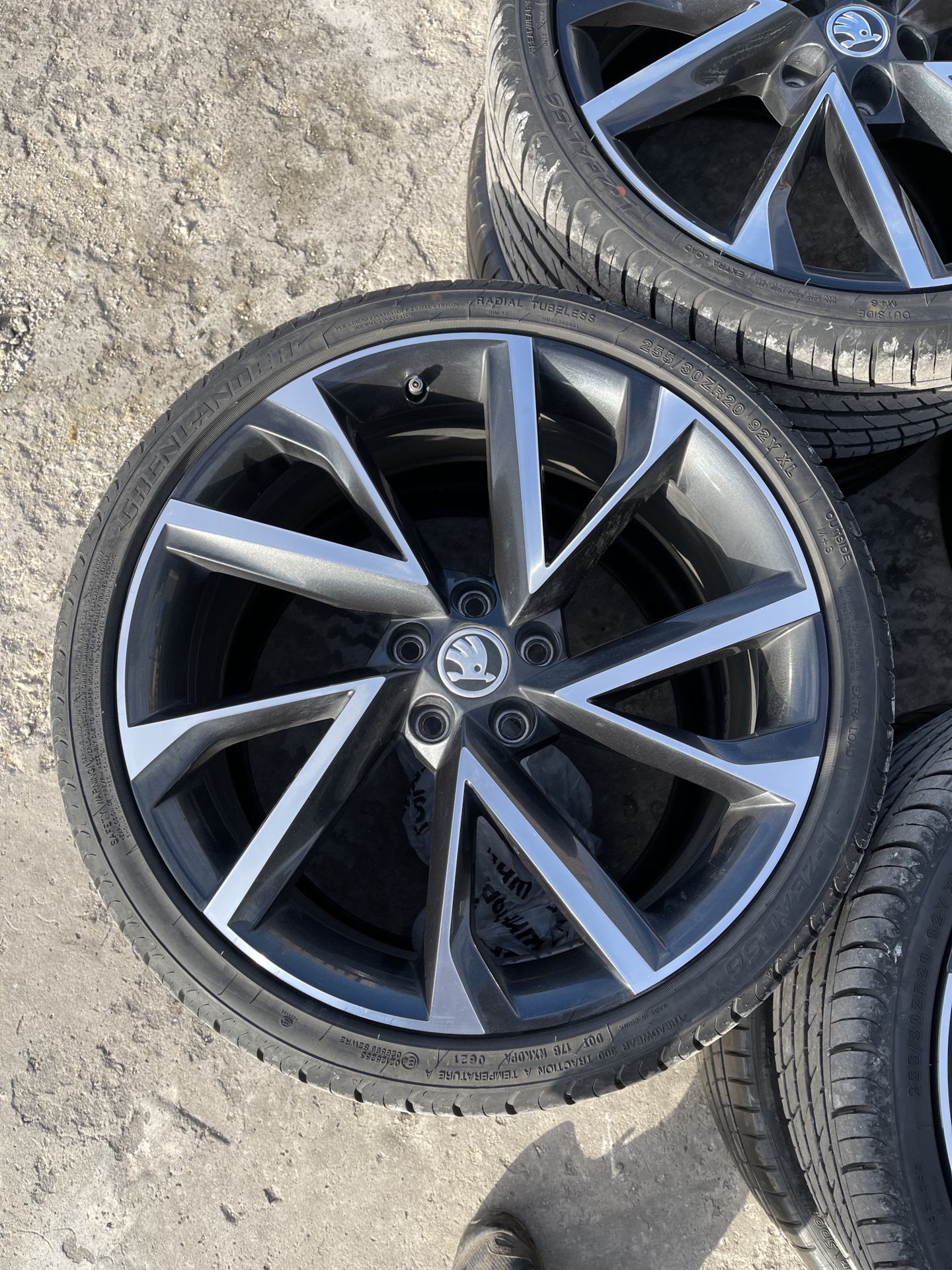 Лето the end, story VEGA R20 rims the end — Skoda Superb Mk3, 2 л, 2017 ...