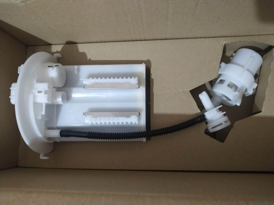 Замена топливных фильтров тонкой и грубой очистки — Toyota Corolla ...