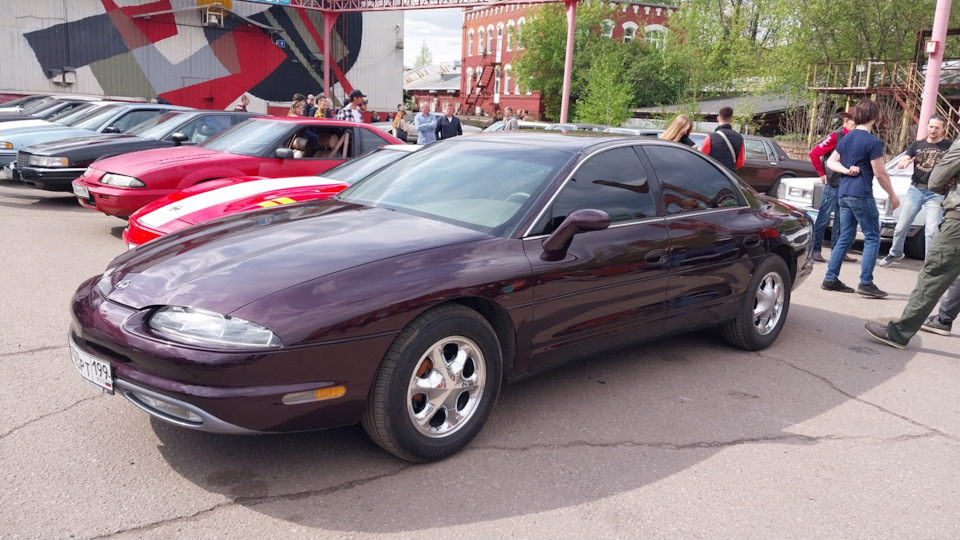 Встреча владельцев Американских автомобилей 28.04.2024 часть 1 — Oldsmobile Aurora, 4 л, 1995 ...