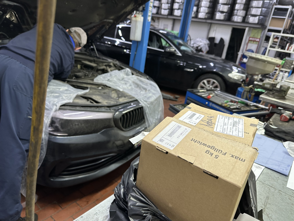 14). B47D20 Замена подушек ДВС — BMW 5 series (G30), 2 л, 2017 года ...