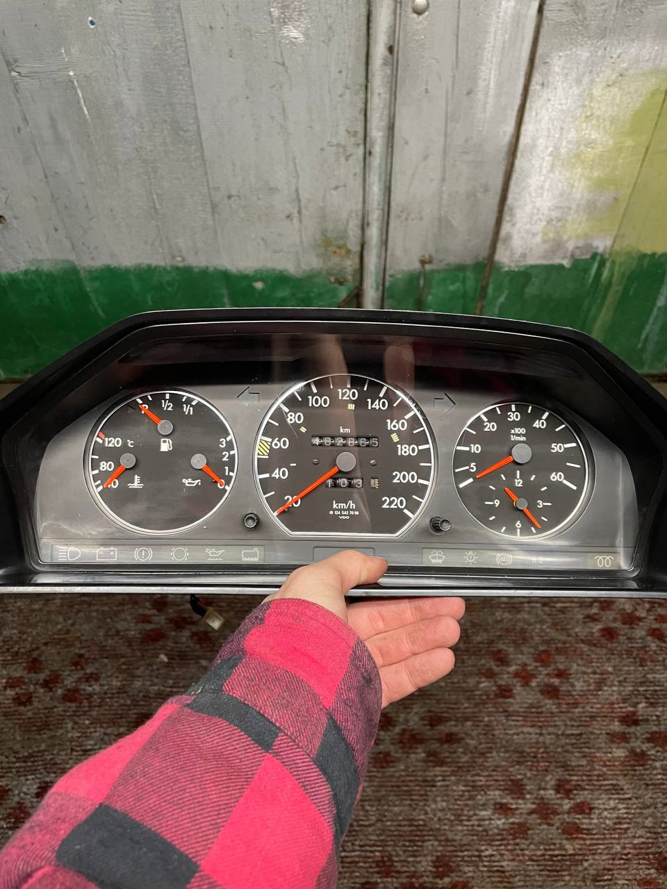 07: Реставрация приборной панели w124 + установка хромированных колец ...