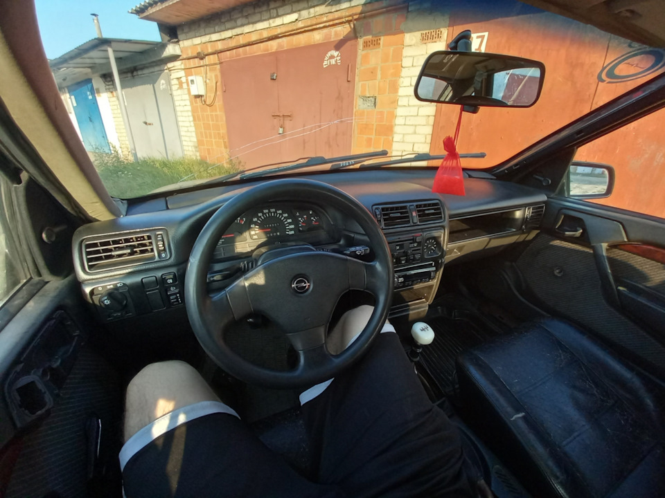 Куплю накладки на пороги 2000 — DRIVE2