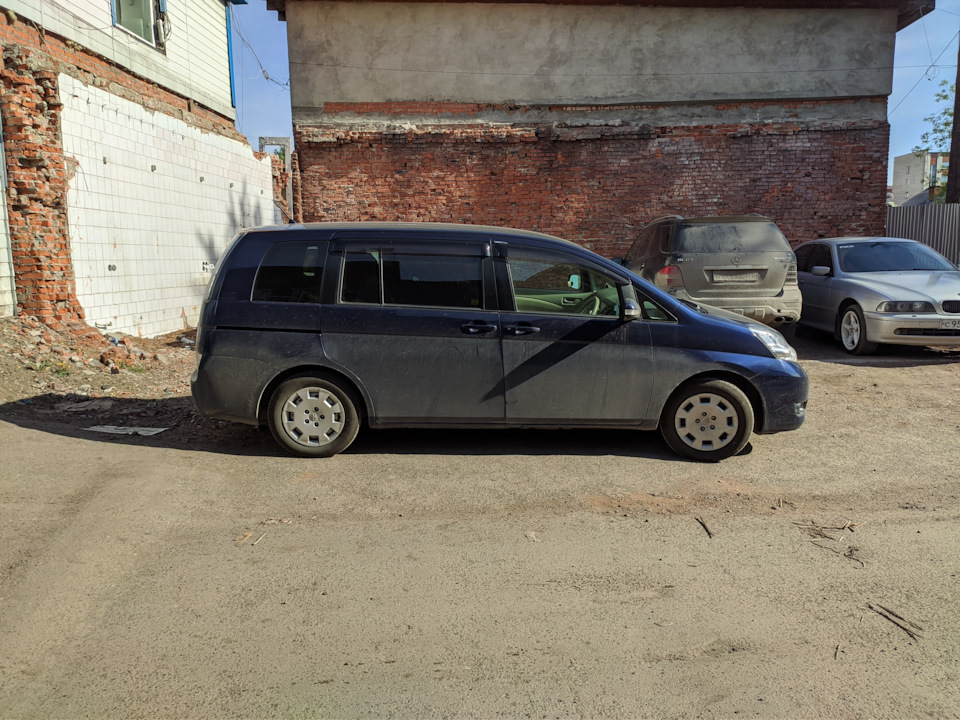 Проставки 20мм вкруг + замена задних амортизаторов — Toyota Isis, 1,8 л ...