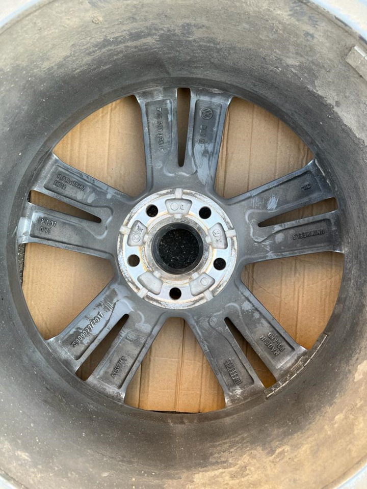 Литые диски Uniwheels 8,5Jx19 ET28 5x112 на Audi A6 (C7), Volkswagen ...