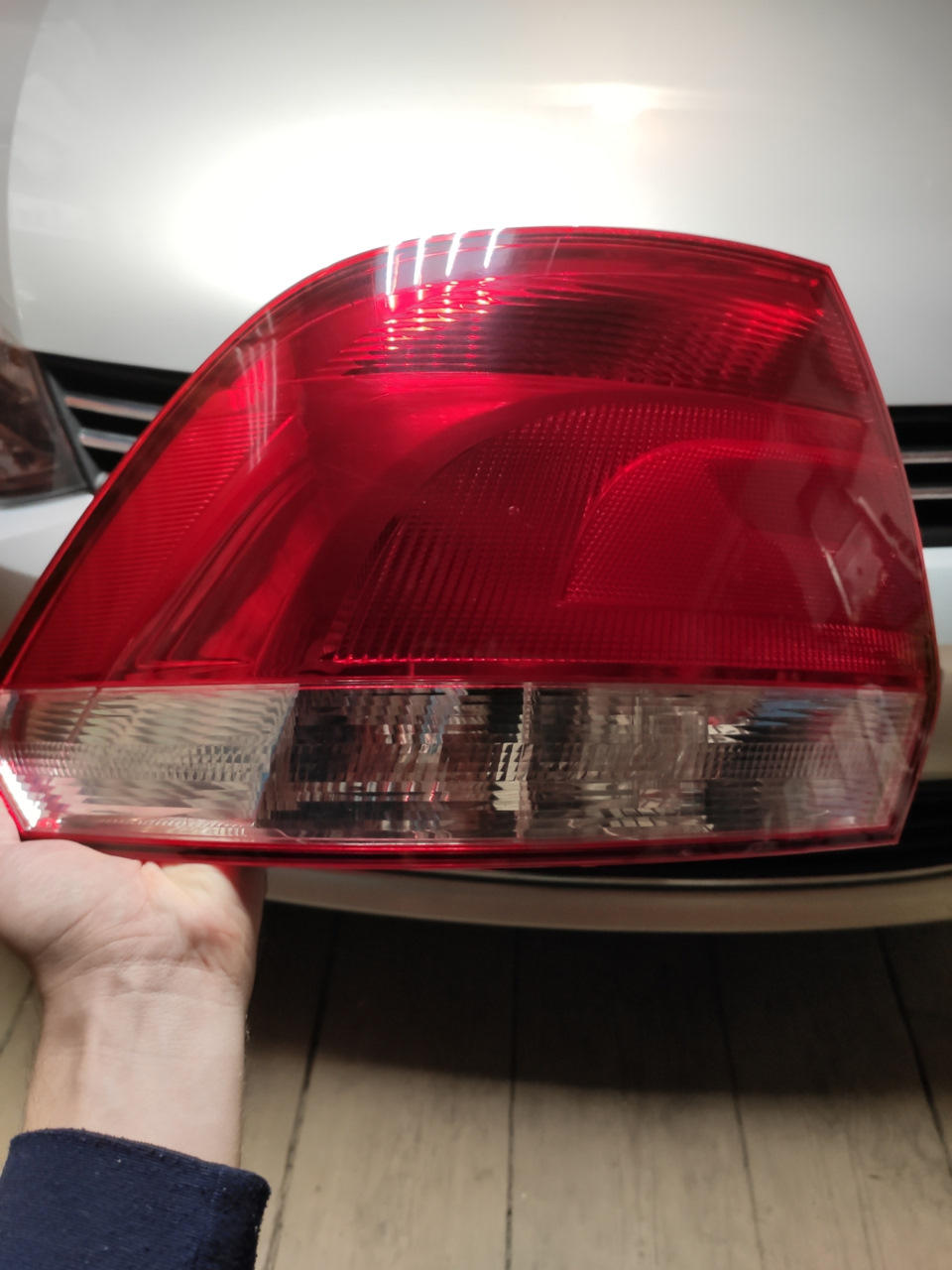 №15. Тонировка задних фонарей. — Volkswagen Polo Sedan, 1,6 л, 2011 ...