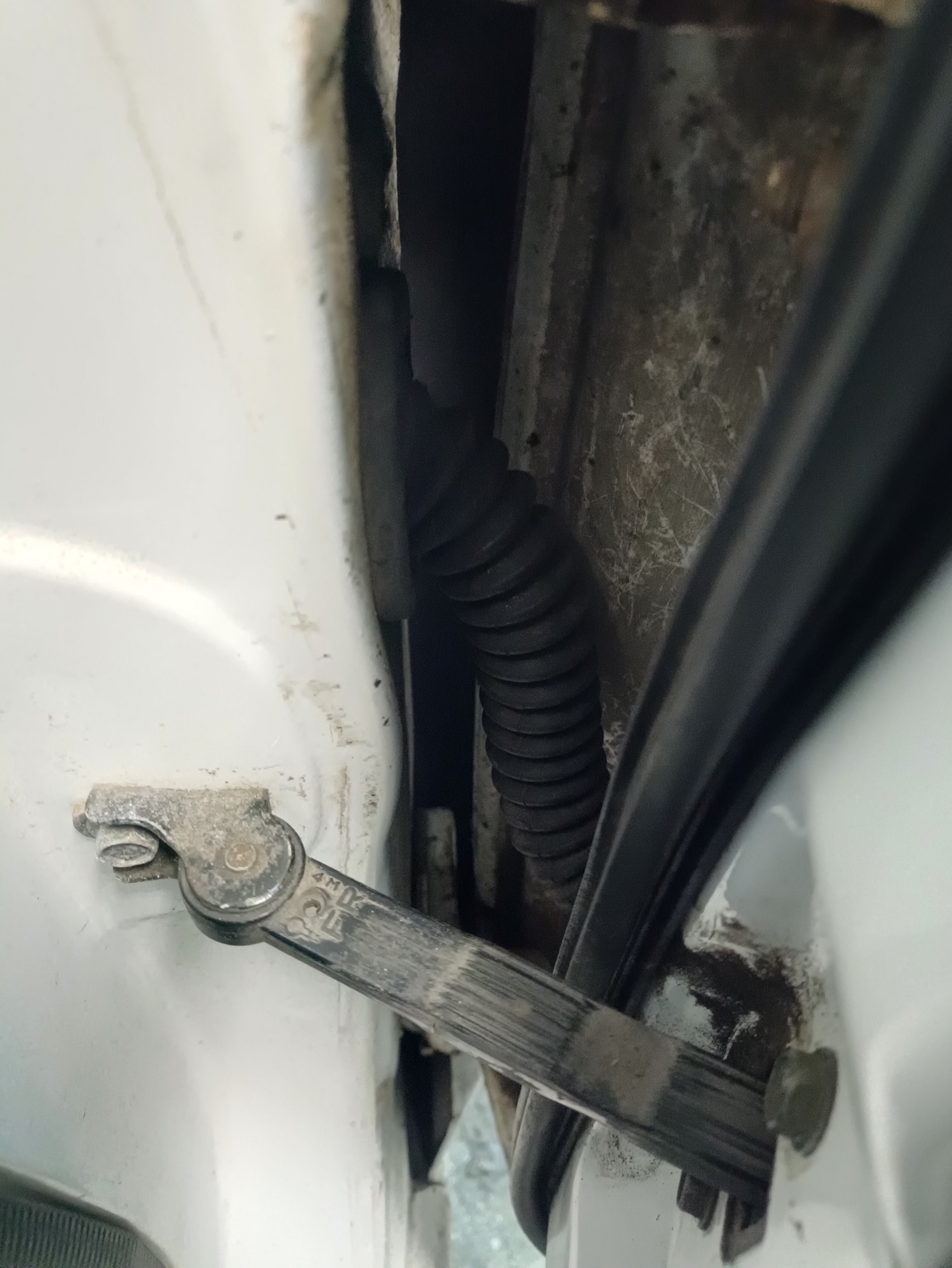 Гофра в переднюю дверь — Nissan AD (Y11), 1,5 л, 2000 года | своими ...