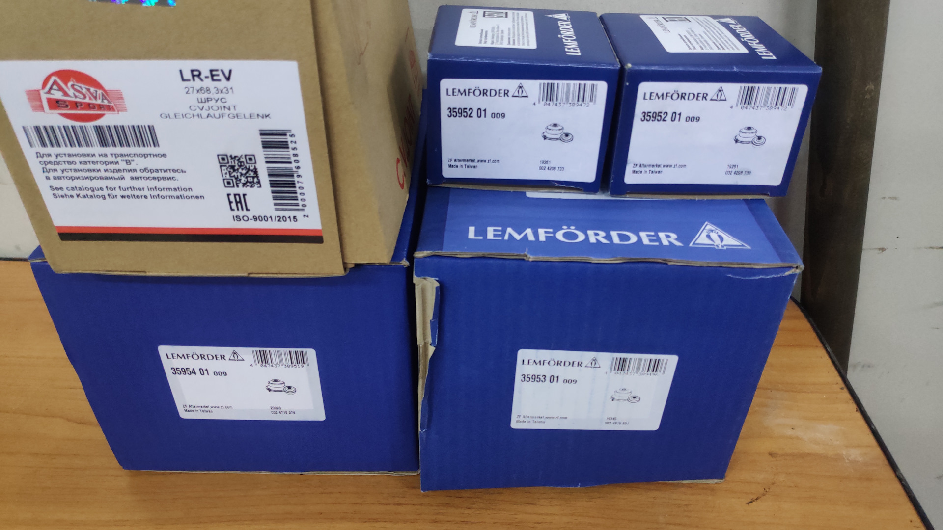 Передние сайлентблоки нижних рычагов — Land Rover Range Rover Evoque ...