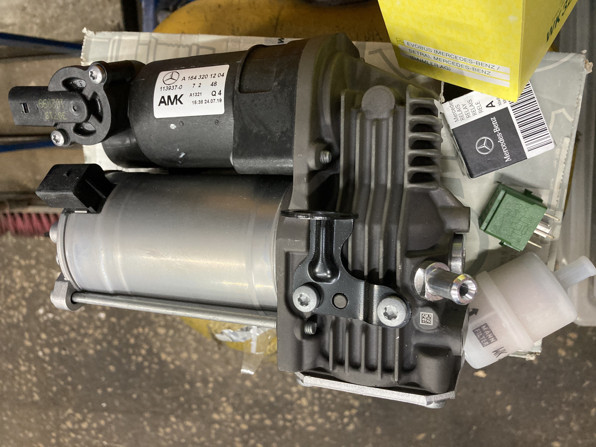 Замена компрессора пневмоподвески — Mercedes-Benz GL-Class (X164), 3 л ...