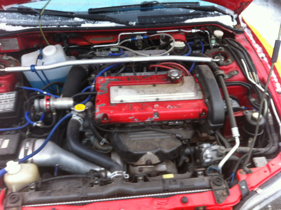 [Микро-запись] Подкапотное пространство. — Mitsubishi Eclipse (2G), 2 л ...