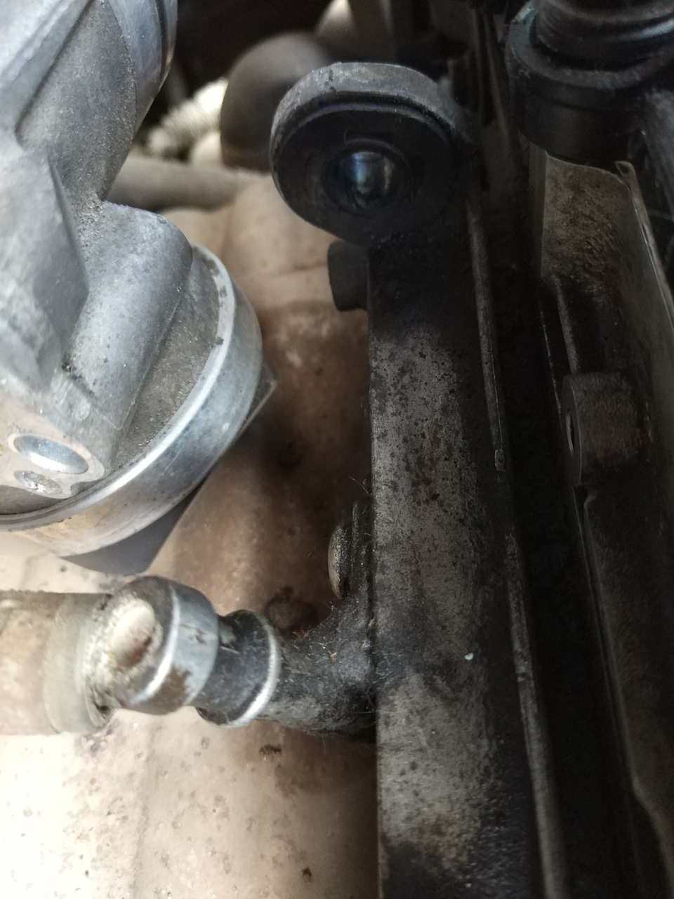 Замена прокладки клапанной крышки и болтов — Volkswagen Jetta V, 1,5 л ...