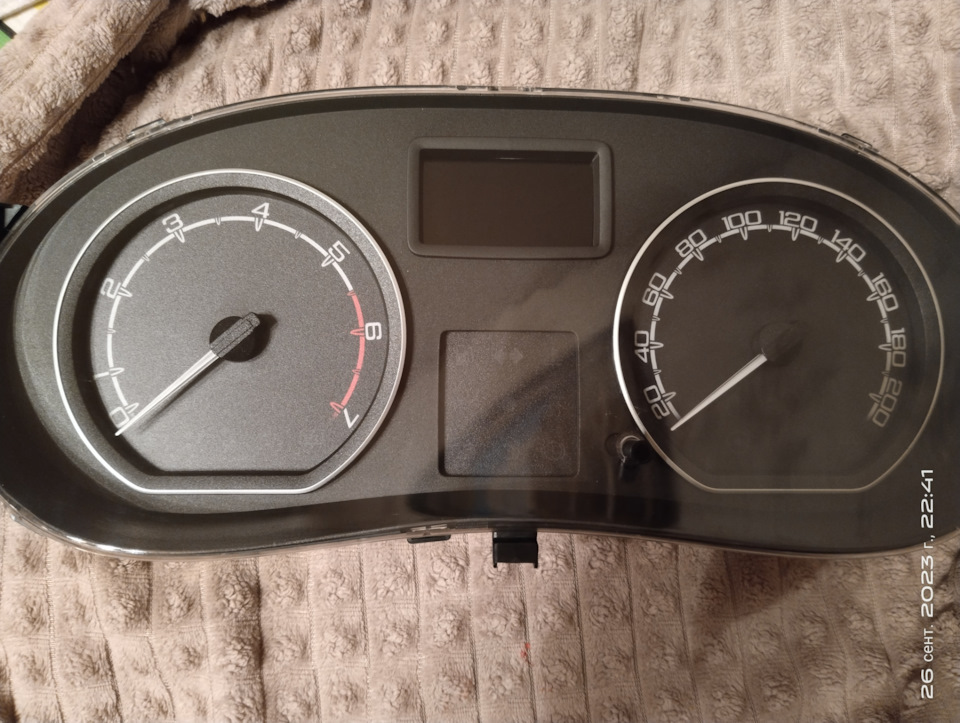 Приборная панель. — Renault Logan (1G), 1,6 л, 2010 года | своими ...