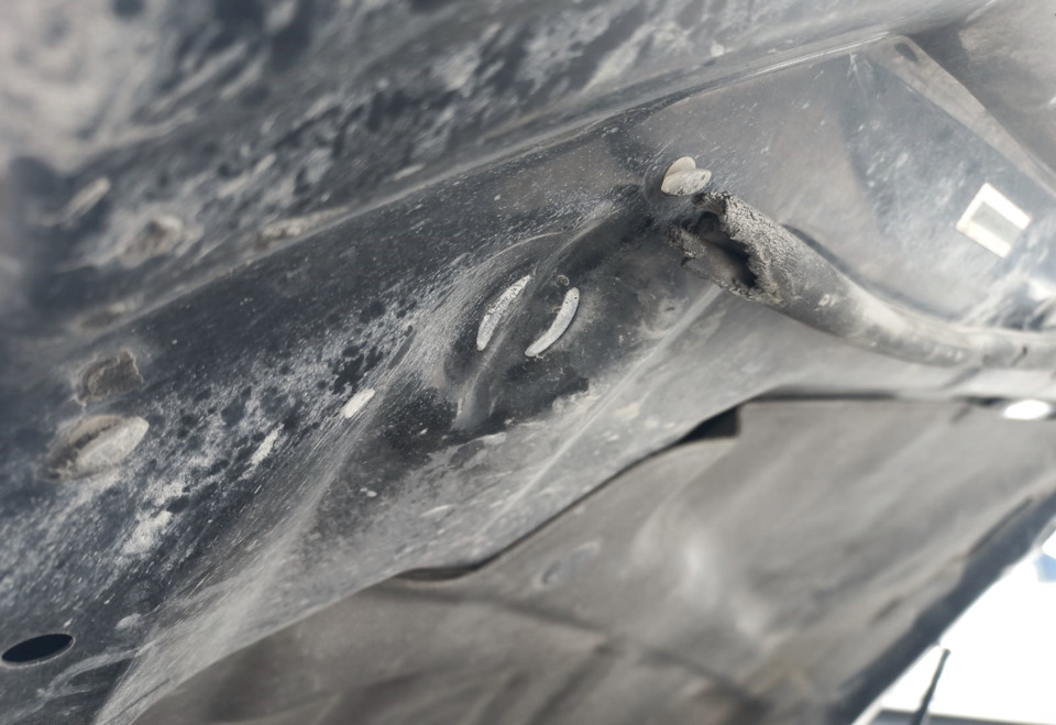 Замена уплотнителя капота на Паджеро 4 — Mitsubishi Pajero (4G), 3 л ...