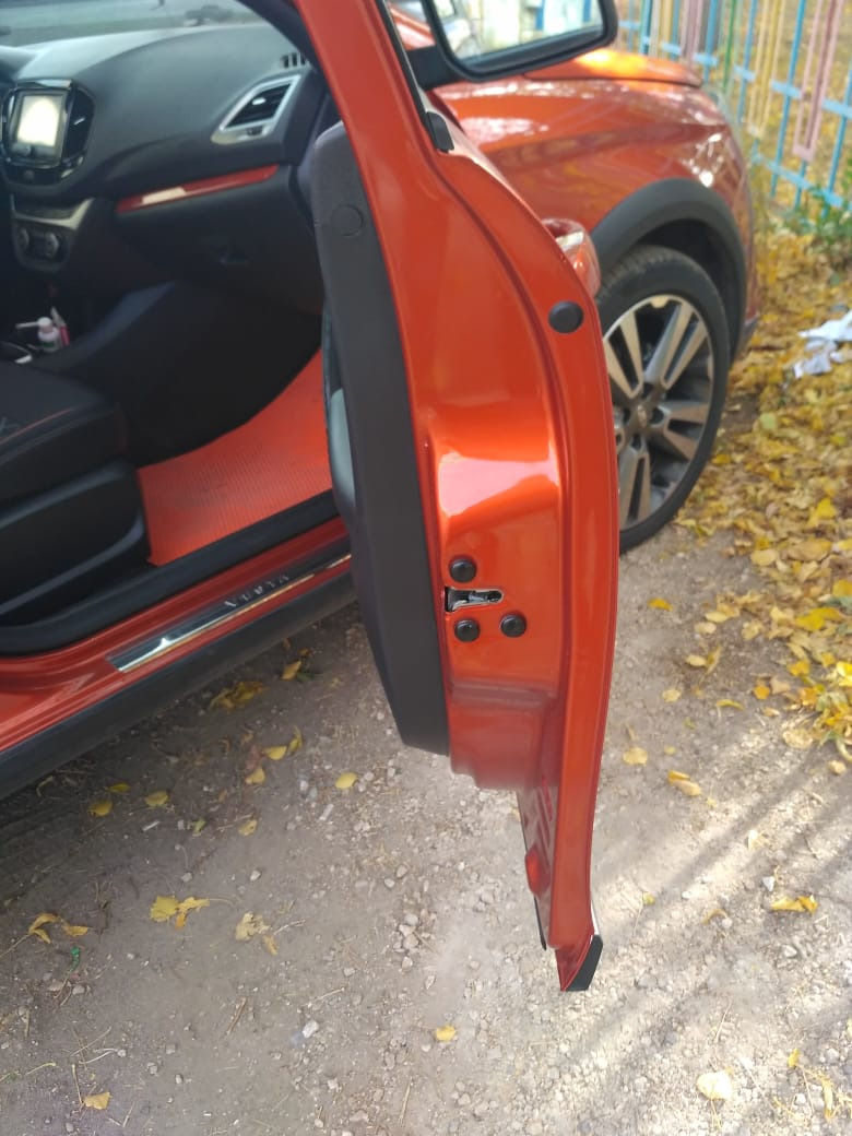 Защитные наклейки на винты дверей Лада Vesta SW Cross — Lada Vesta SW ...
