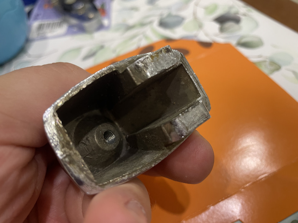 Ножка зеркала ГАЗ 24 на ГАЗ 24, ГАЗ 2402, ГАЗ 2410, ГАЗ 2424, ГАЗ 31029 ...