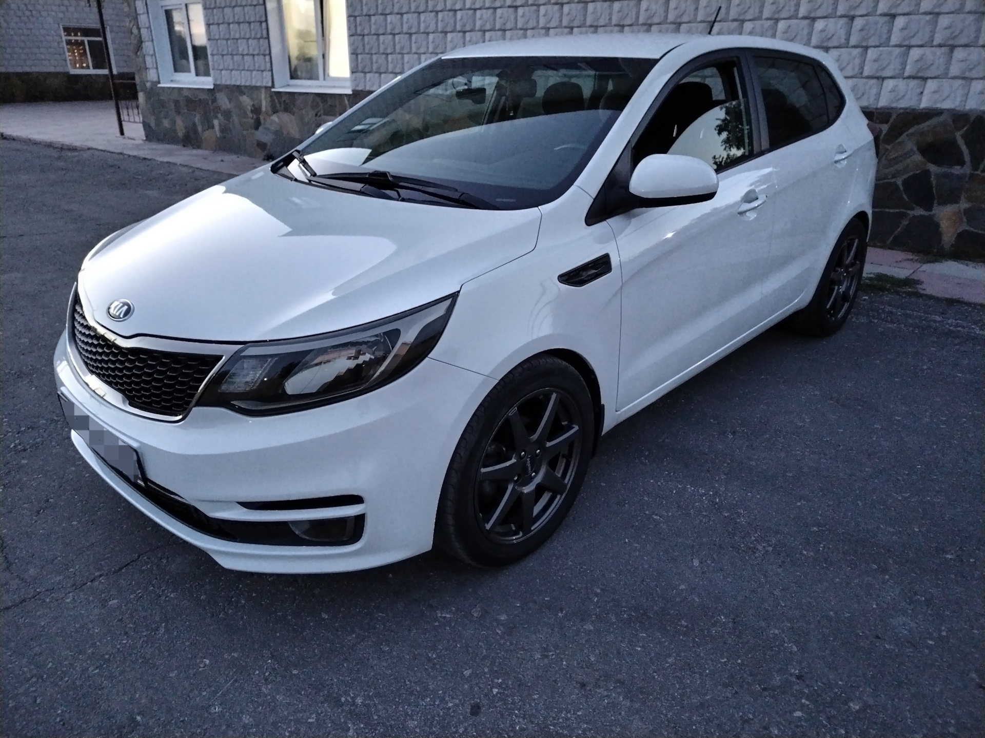 Опять полиуретан) — KIA Rio 5-door (3G), 1,4 л, 2016 года | стайлинг ...